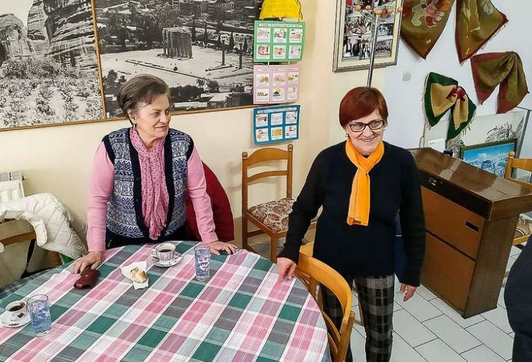 Ο Θ. Αλέκος και υποψήφιοι σύμβουλοί του επισκέφθηκαν το ΚΑΠΗ | TaMeteora.gr